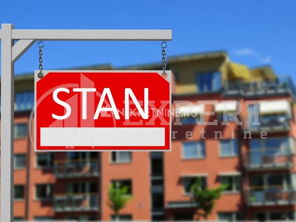 Trosoban stan, četvrtom spratu, lift, 85 m2,