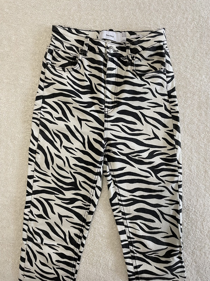 Bershka zebra farke