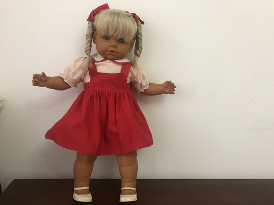 Lutka devojčica sa kikicama