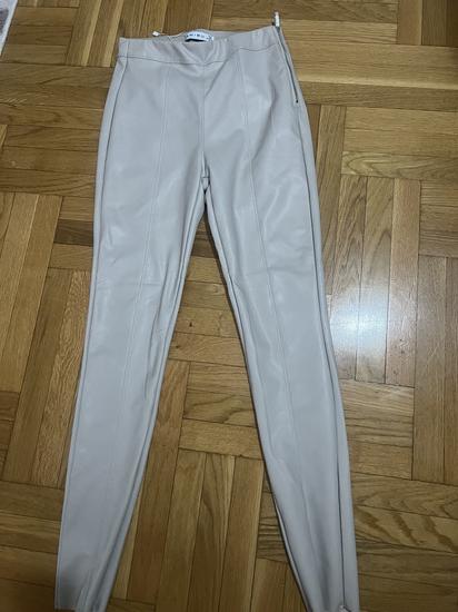 Nove kozne pantalone, 36