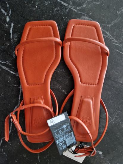 Nove kožne Massimo Dutti sandale