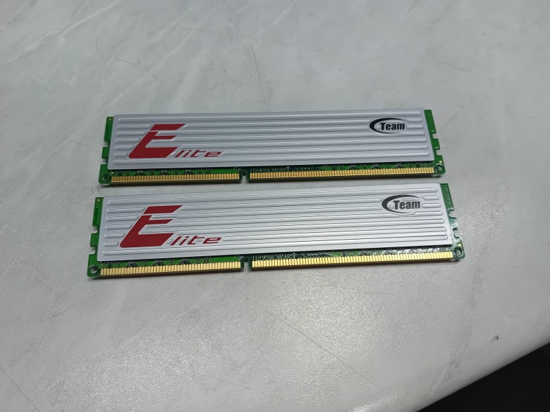 2x4gb ddr3 1333mhz Team Elite ispravna