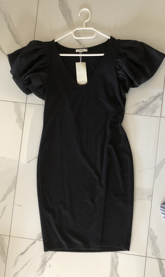 crna reserved haljina etiketa
