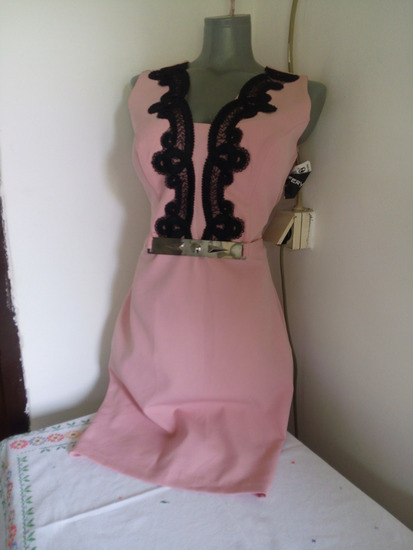 Nova Fervente roze sa crnom cipkom haljina 40