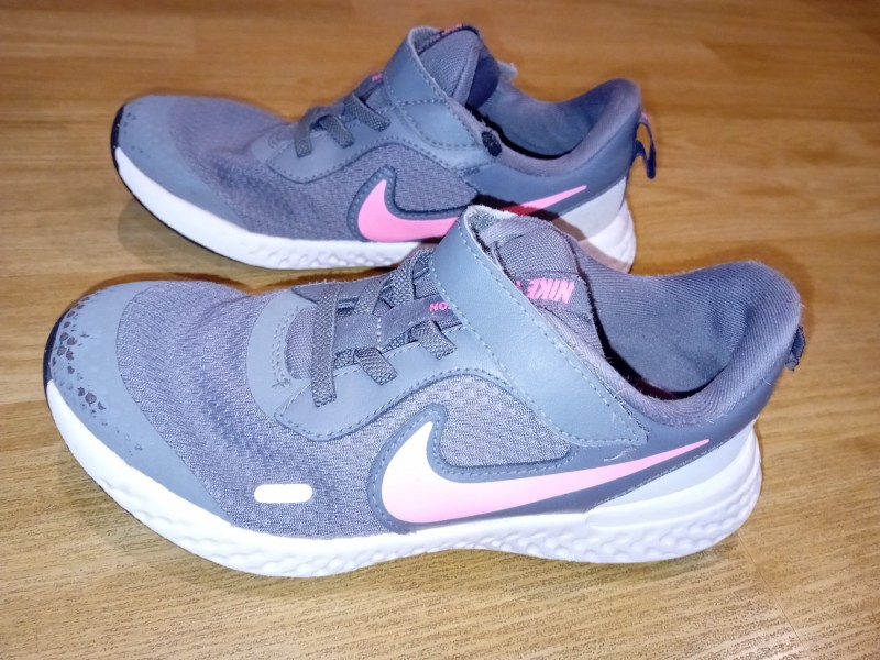 NIKE PATIKE br.32-20cm