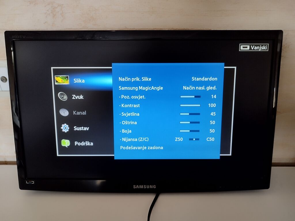 Prodajem Samsung monitor T22 B300 EW, dijagonale 22", Full HD