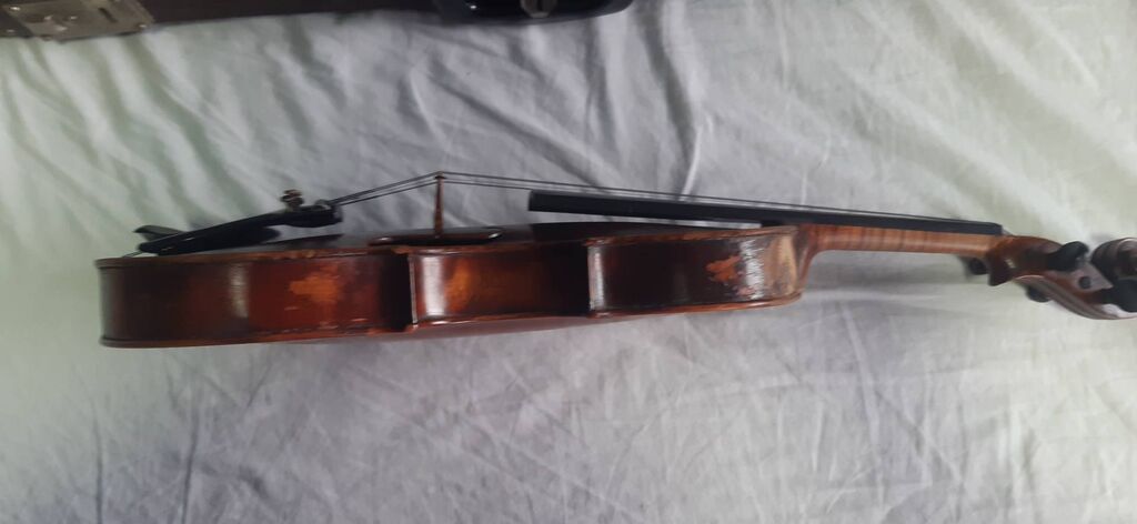 Prodajem Majstorsku Violinu Amati Prodajem staru Majstorsku Violinu