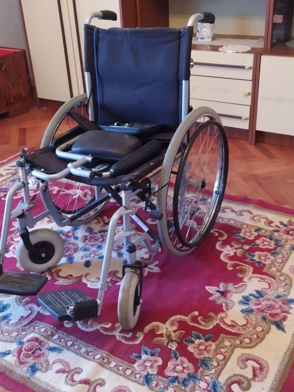 Mehanicka invalidska kolica Gemini spadaju u klasu standardnih kolica