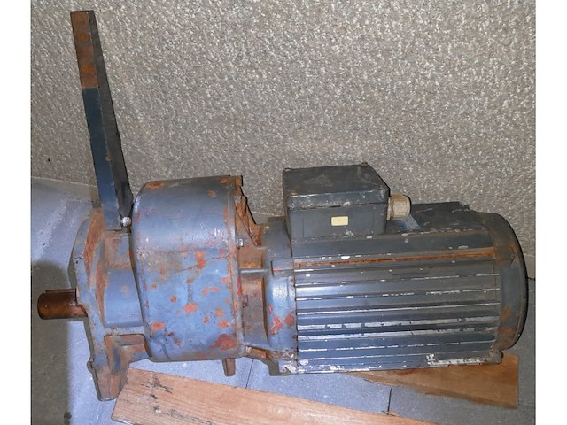 Motor s reduktorom 5.5 kW