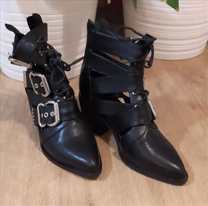 Crne cipele sa kaiševima nove