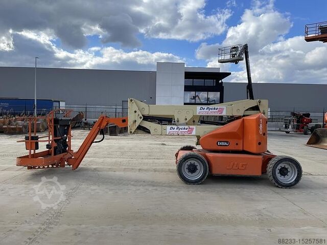 Artikulisan bum lift
JLG E450AJ