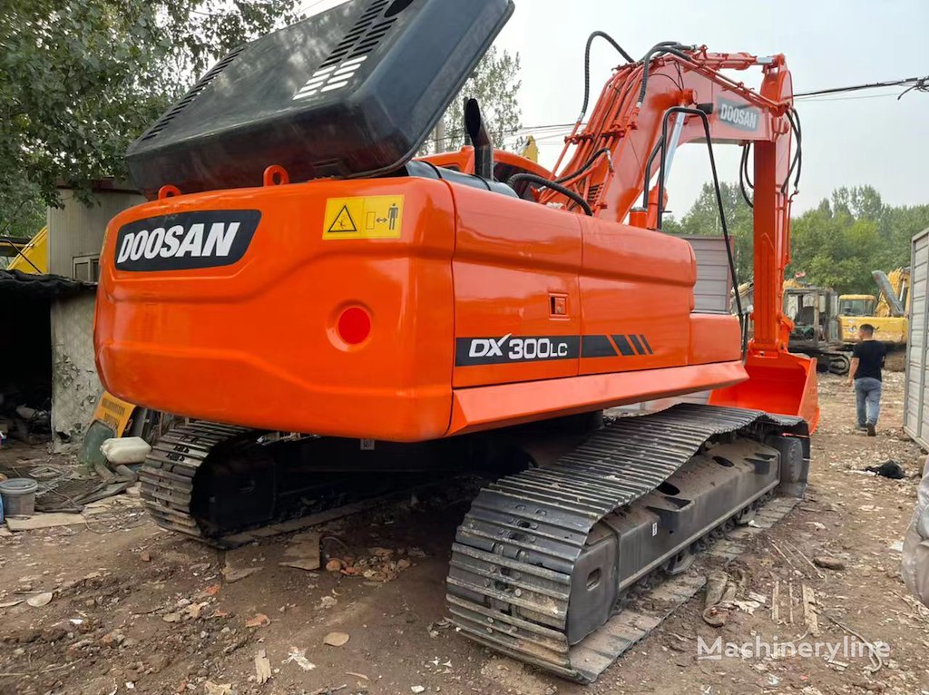 Doosan DX300LC bager guseničar