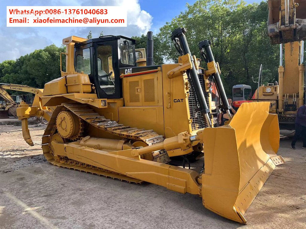 Caterpillar D8R buldožer