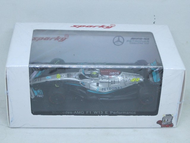 1:64 spark mercedes F1 W13 performance