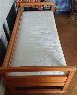 Dva drvena kreveta i 2 dušeka gratis