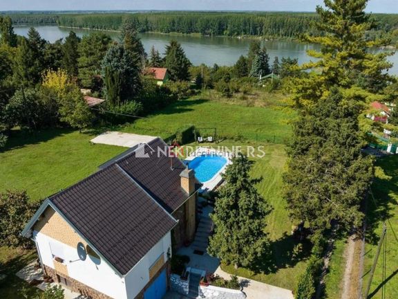 Kuća iz snova sa bazenom i pogledom na Dunav