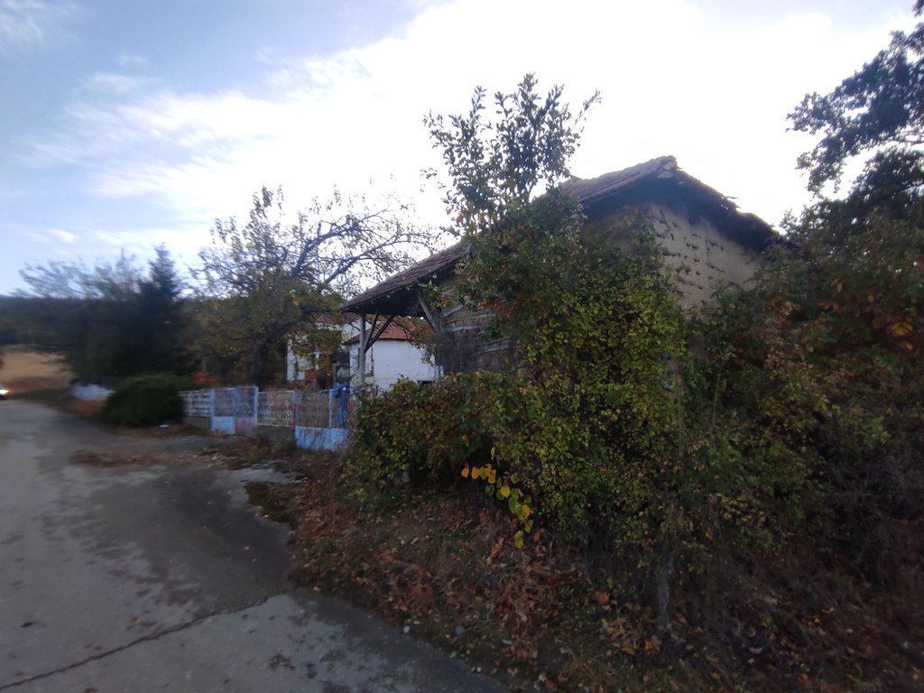 Kuća i zemljištre u Miljkovici