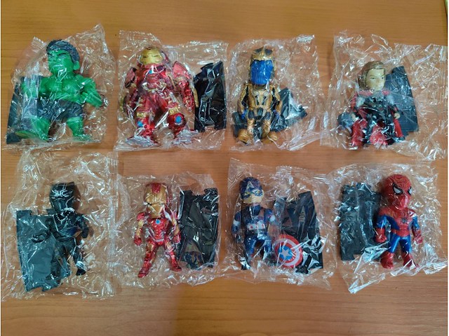 Marvel Avengers set od 8 novih figura na postoljima