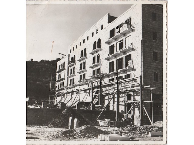 Budva, hotel Avala u izgradnji 1938. godine