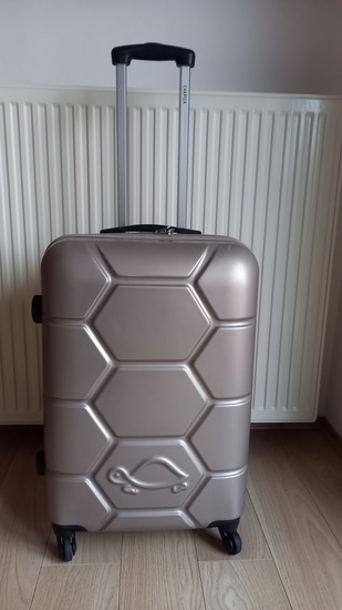 Kofer CARPISA 67cm - Odlican