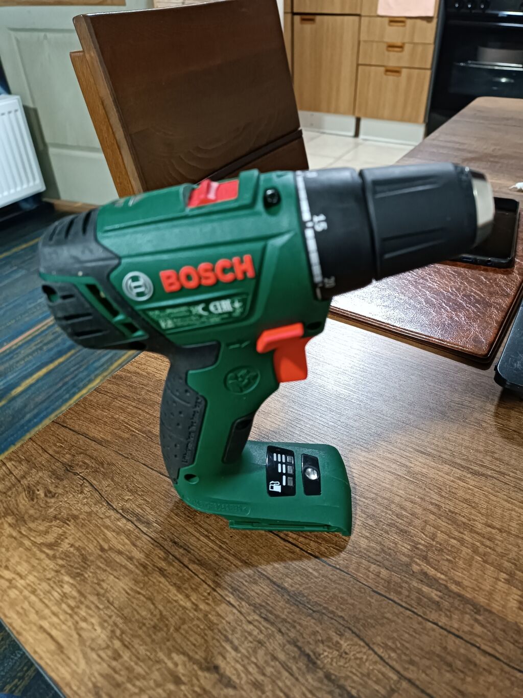 Bosch 14.4 li. Nova srafilica i baterija, u extra stanju. Punjac