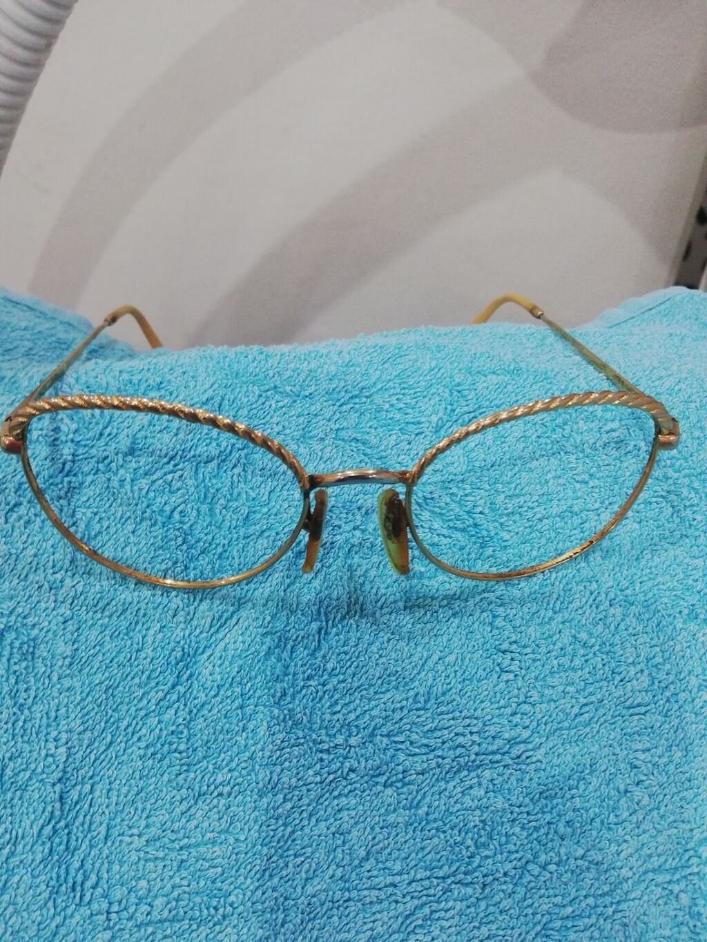 Naočare sa po zlatom markairane