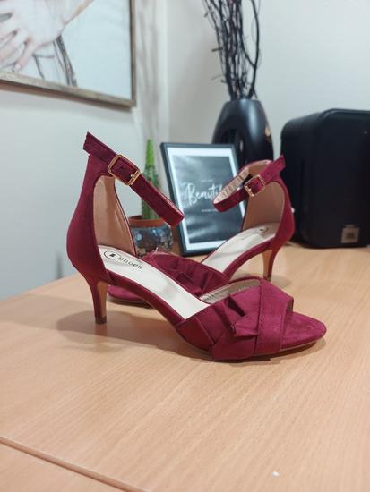 Nove sandale broj 36 i borj 38