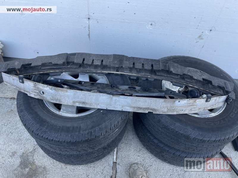 alu greda prednjeg branika za BMW 520 F10