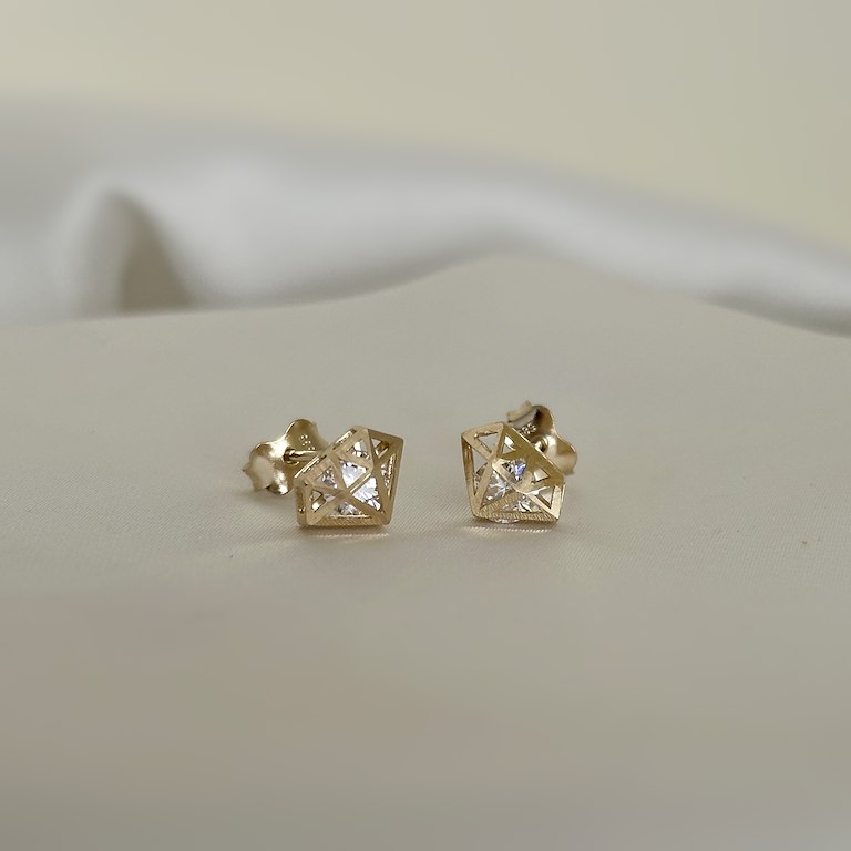 Neobične zlatne minđuše u obliku 3D dijamanta u kojem je cirkon