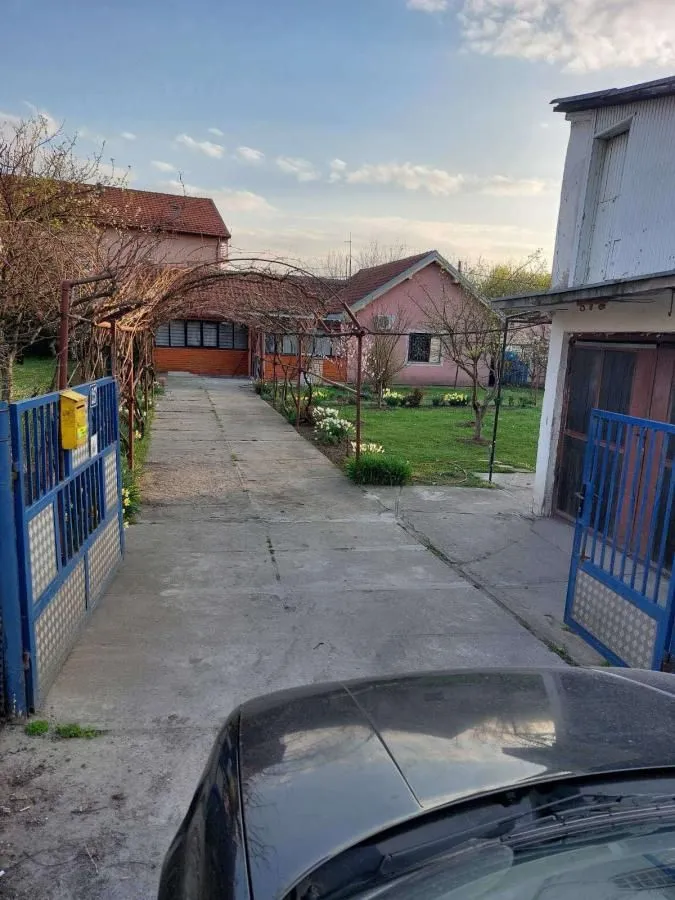 Izdavanje, kuća, 120m2, Borča, Beograd