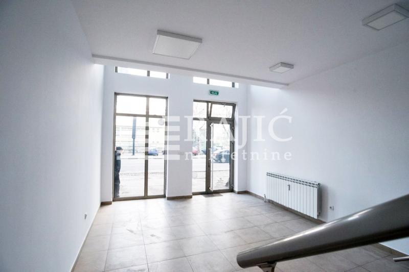 Centar(Kalemegdan)lokal,58m2(dva nivoa,izlog) #3866 1.700 €