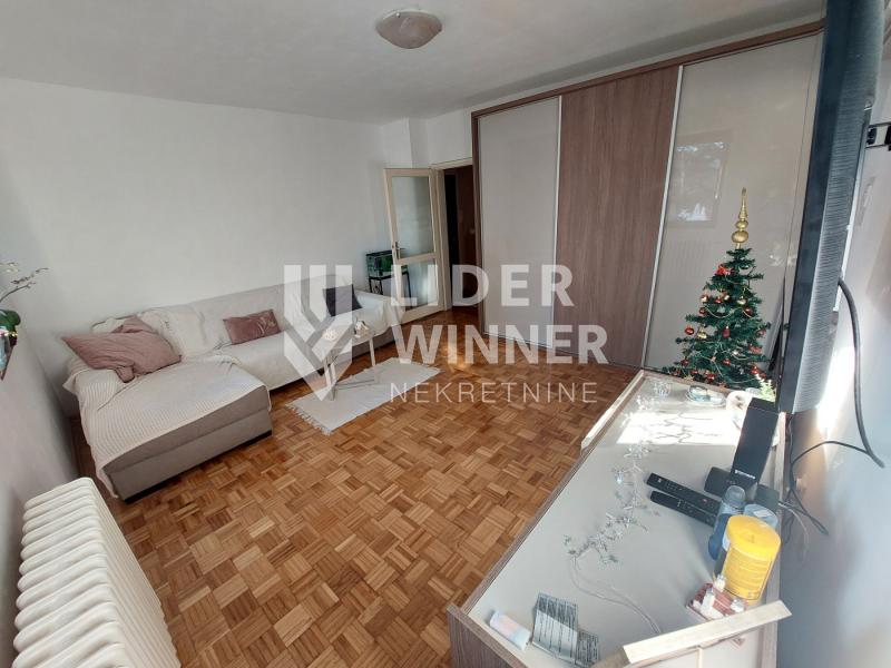 U centru Mirijeva kod Doma zdravlja ID#126374 204.750 €