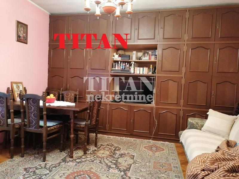 Uknjizen, trosoban stan sa garazom i ogradjenim dvoristem ID#5242 104.000 €