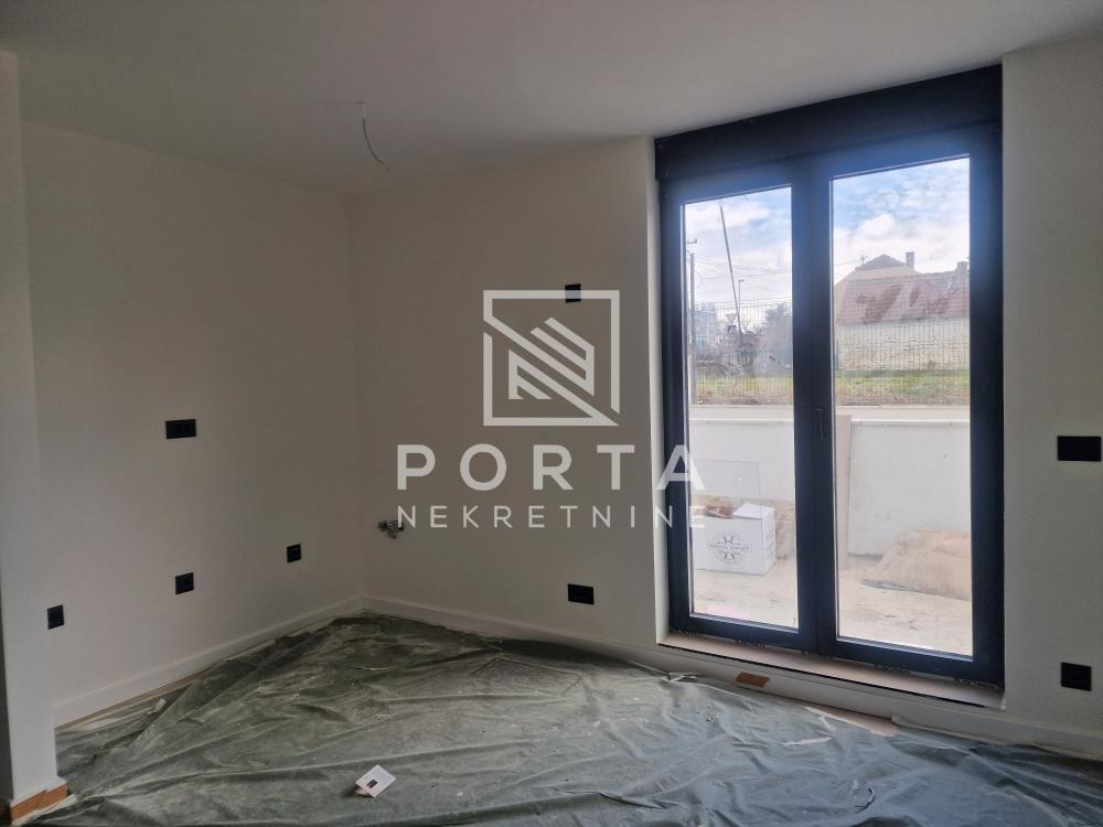 Batajnica,centar,prodaja stana,dvosoban,terasa 20m2 i parking mesto ID#1453
84.500 €