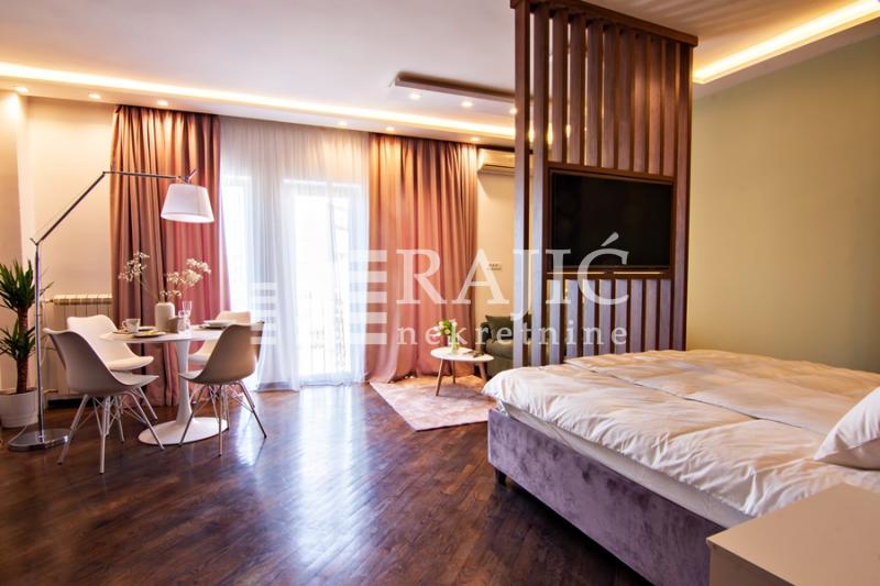 Trg Republike,4 luksuzna apartmana, #3803 598.000 €