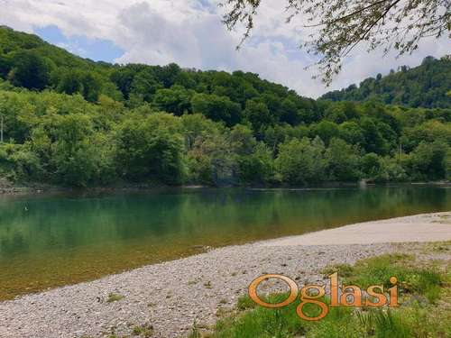 PLac pored Drine, 20 metara udaljen od plaže.