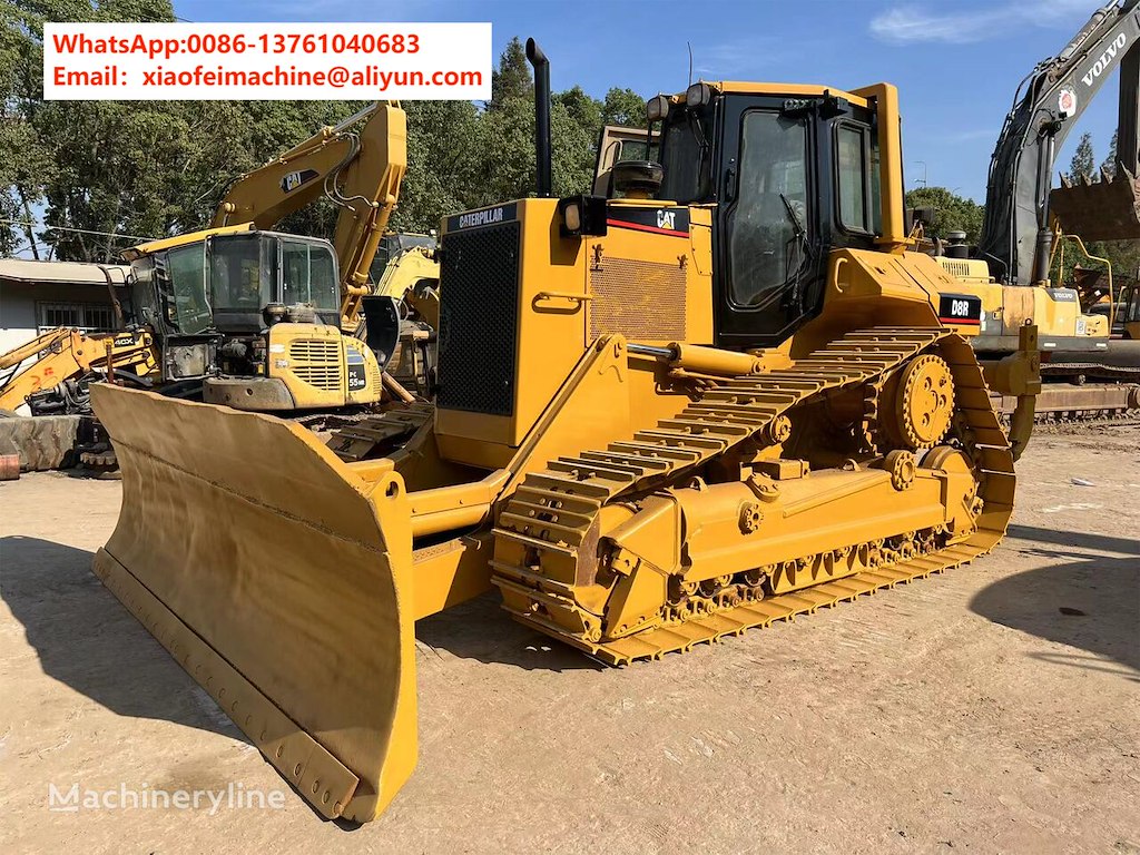 Caterpillar D8R buldožer