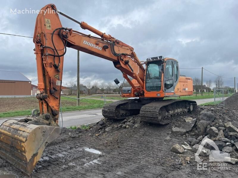 Doosan DX 225 LC bager guseničar