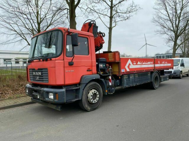 MAN ME18.284 mit Kran Not Aus Hiab 122B kamion s ravnom platformom