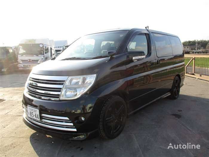 Nissan ELGRAND putnički minibus