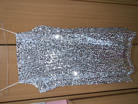 Srebrna šljokičava postavljena haljinica
