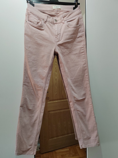 Puder roze pantalone
