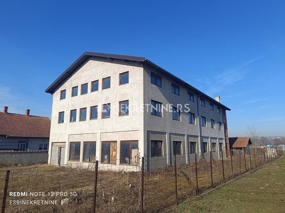 Zgrada poslovnih usluga 1116m², Valjevo, Iverak