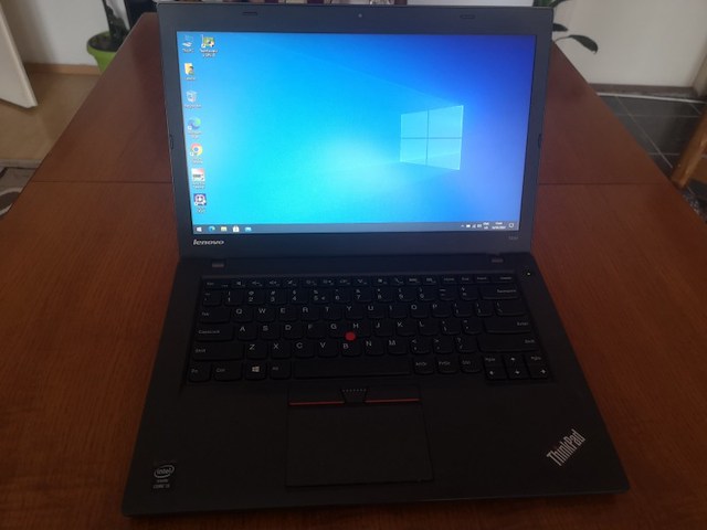 Lenovo ThinkPad T450 / i5-5300u / 8GB / 256 SSD / Bat 2