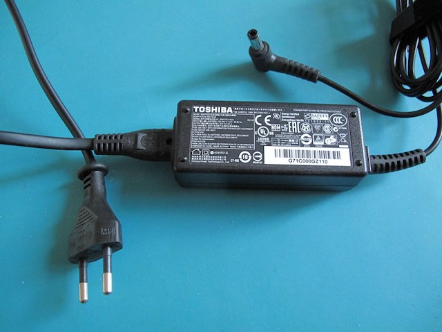 Toshiba punjač PA5177U-1ACA -  19V  2,37A  45W