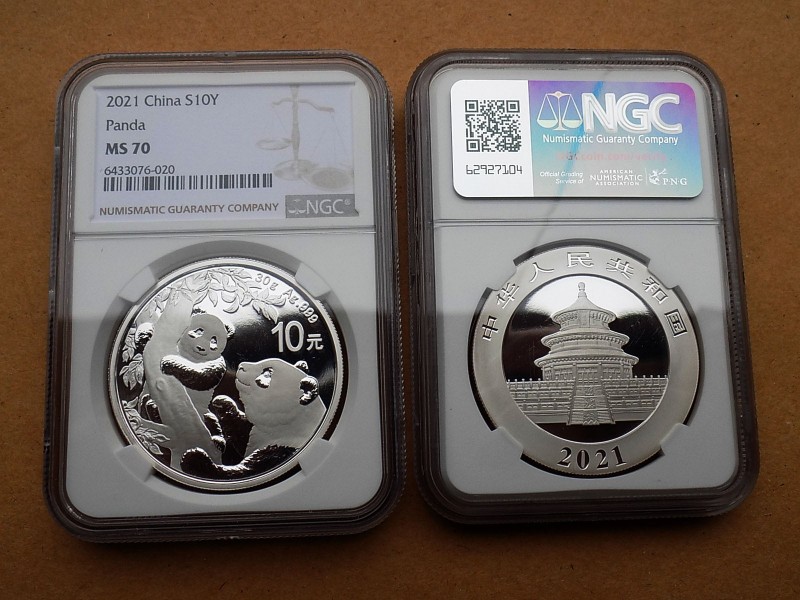 KINA Panda 2021 i 2024 srebro 9999 gradirana MS 70 UNC