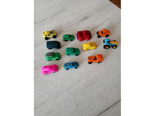 Kinder figurice - Automobili 12 komada