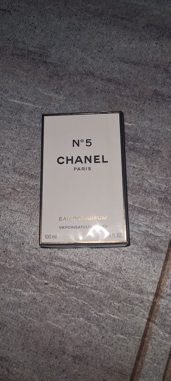 Chanel No 5. Parfum od Chanel je cvjetni aldehidni miris za žene
