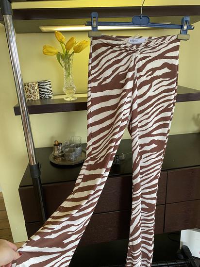 Bershka zebra pantalone snizene