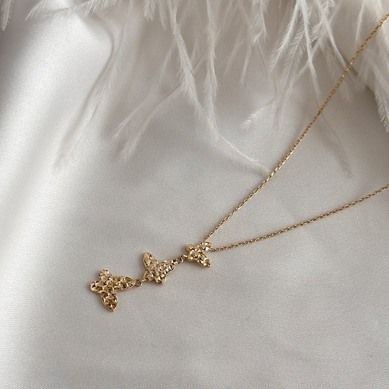 Zlatna ogrlica sa tri dijamantirana leptira